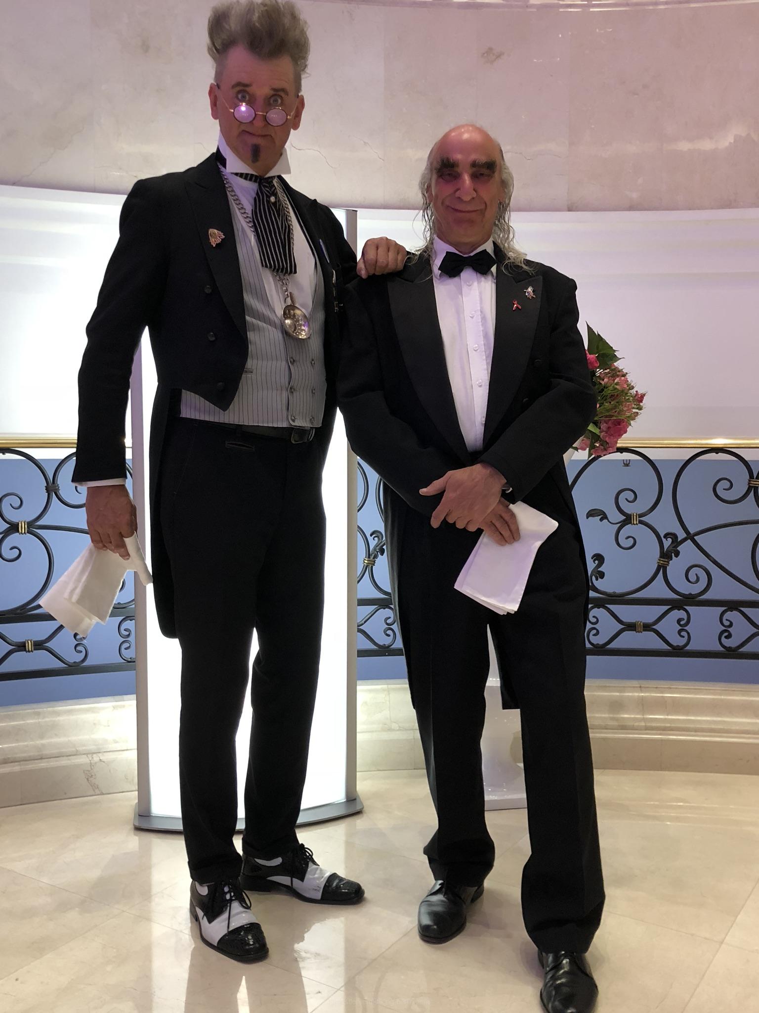 Comedy waiter Ritz Carlton Berlin – Artist Agency Berlin