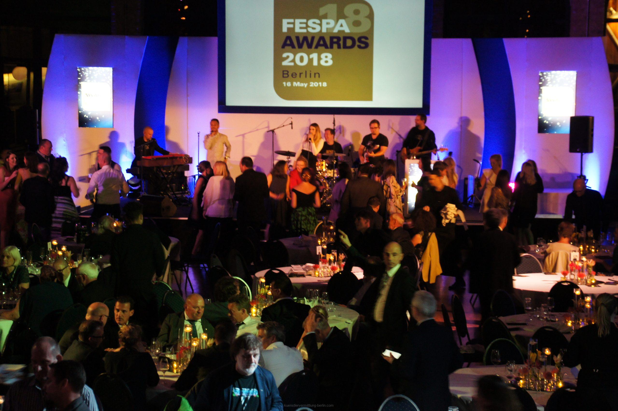 The best party bands for events | Book now!