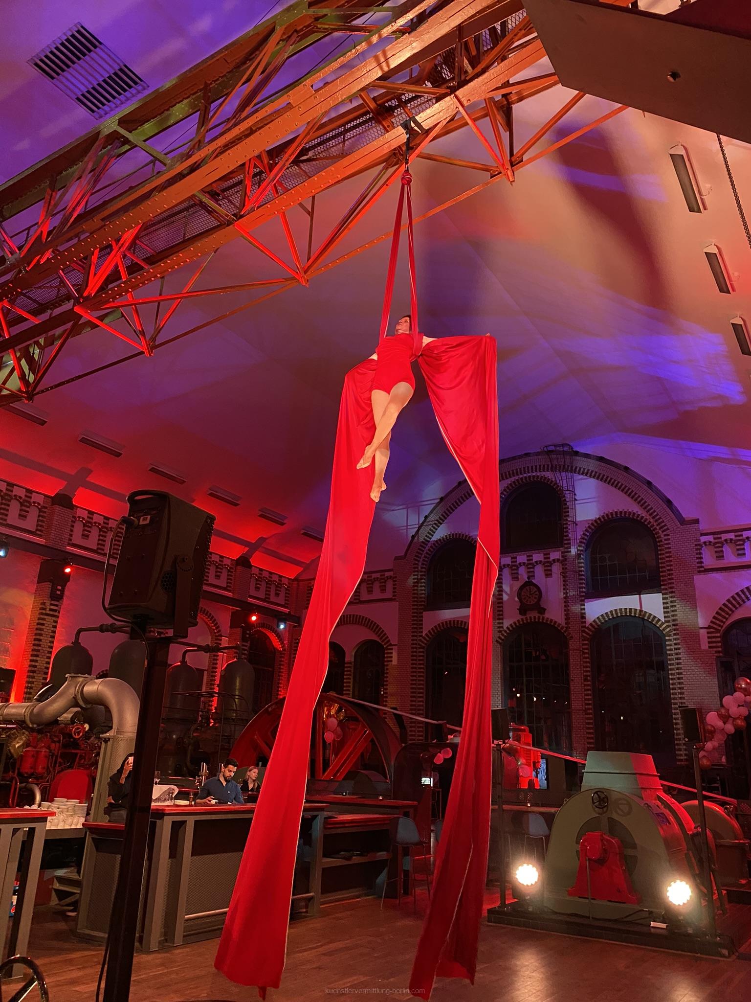 Tango on the vertical cloth at the Wasserwerk Berlin – Artist Agency Berlin
